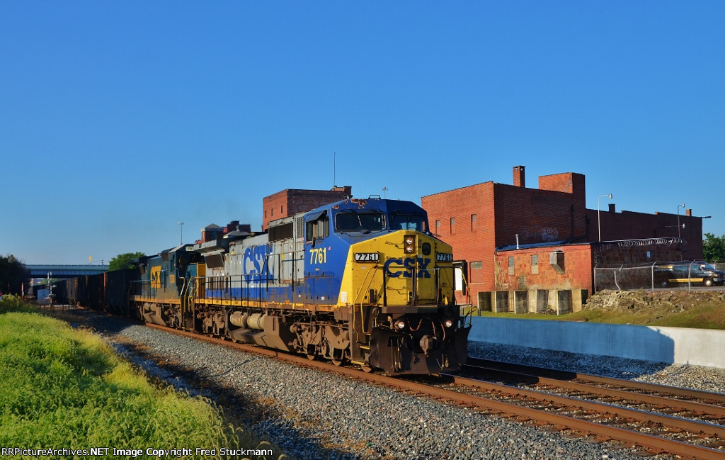 CSX 7761 leads K324.